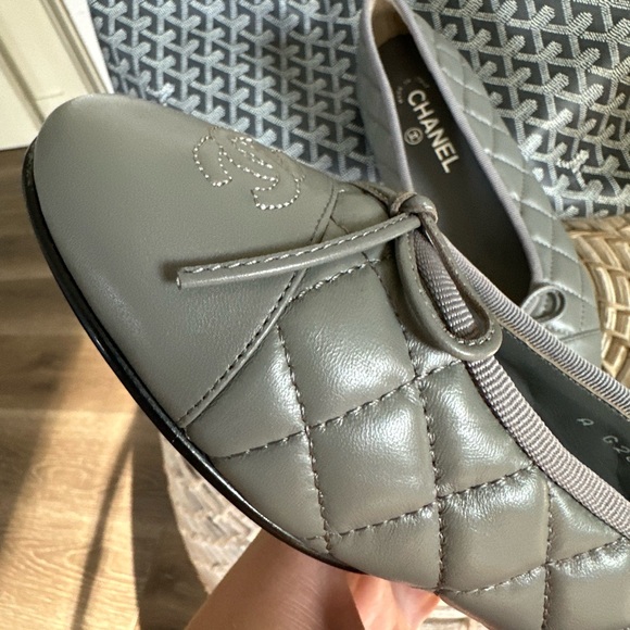 CHANEL | Shoes | Chanel Quilted Flats | Poshmark